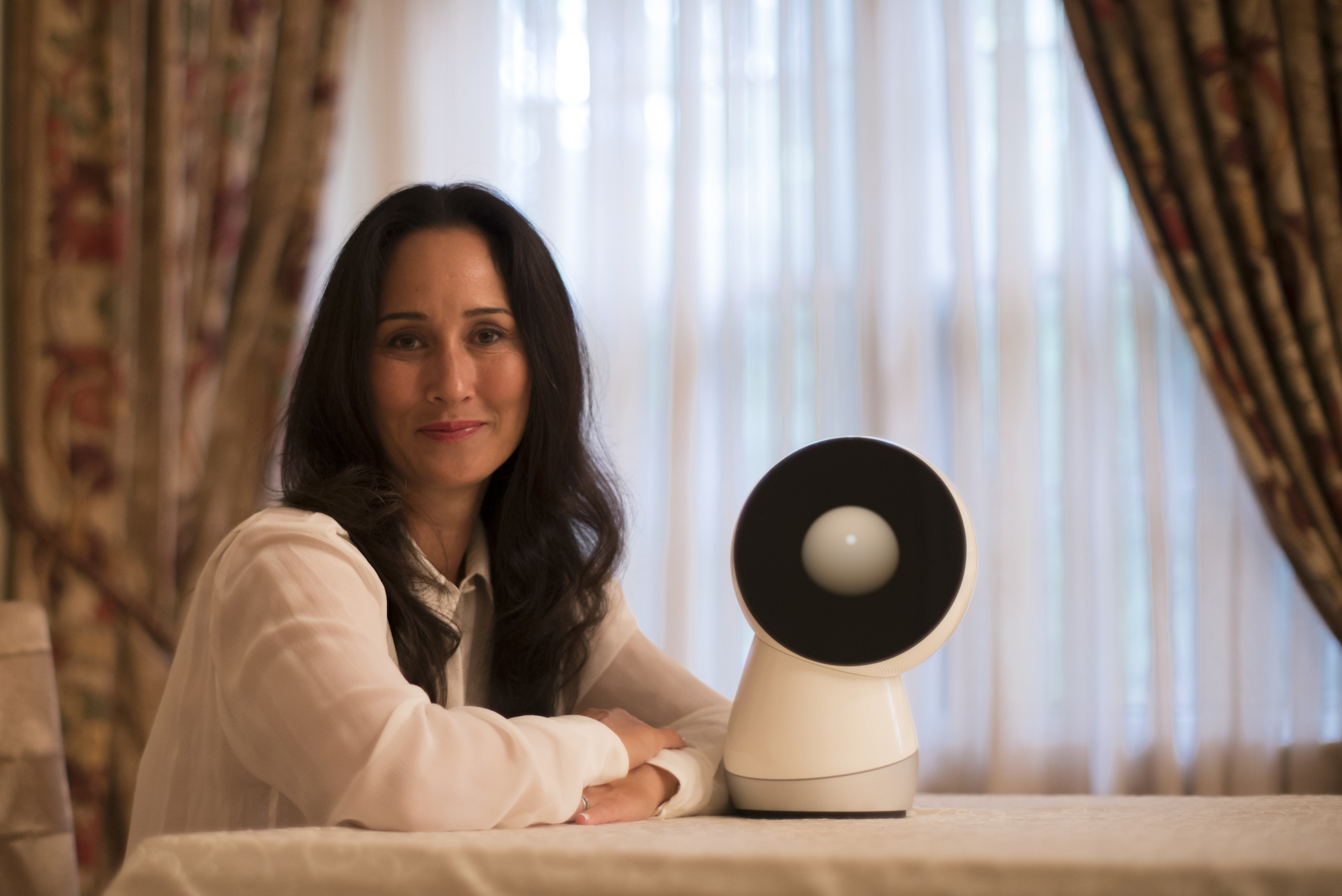 KDDI Invests in Social Robot Jibo